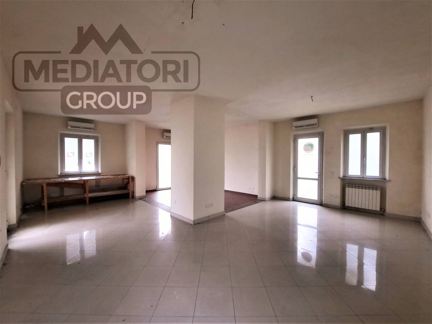 Locale commerciale in Vendita