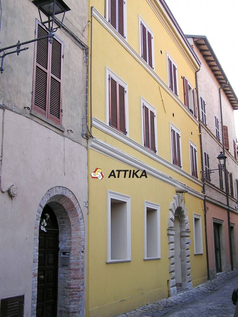 Quadrilocale via Giuseppe Garibaldi, Centro Storico, Fano