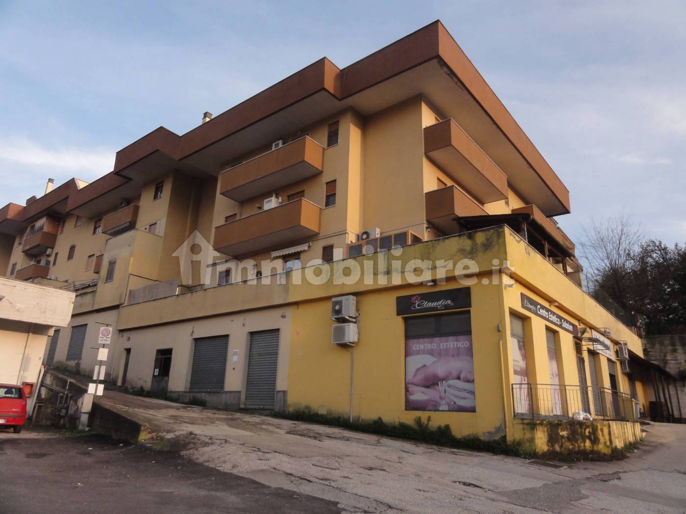 Locale commerciale in Vendita