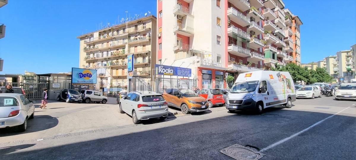 Locale commerciale in Vendita