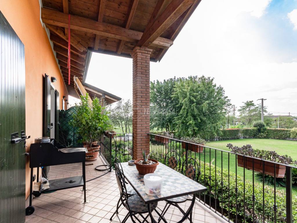 Vendita Appartamento Lonato del Garda. Quadrilocale in via XXIV Maggio.... Buono stato, primo ...