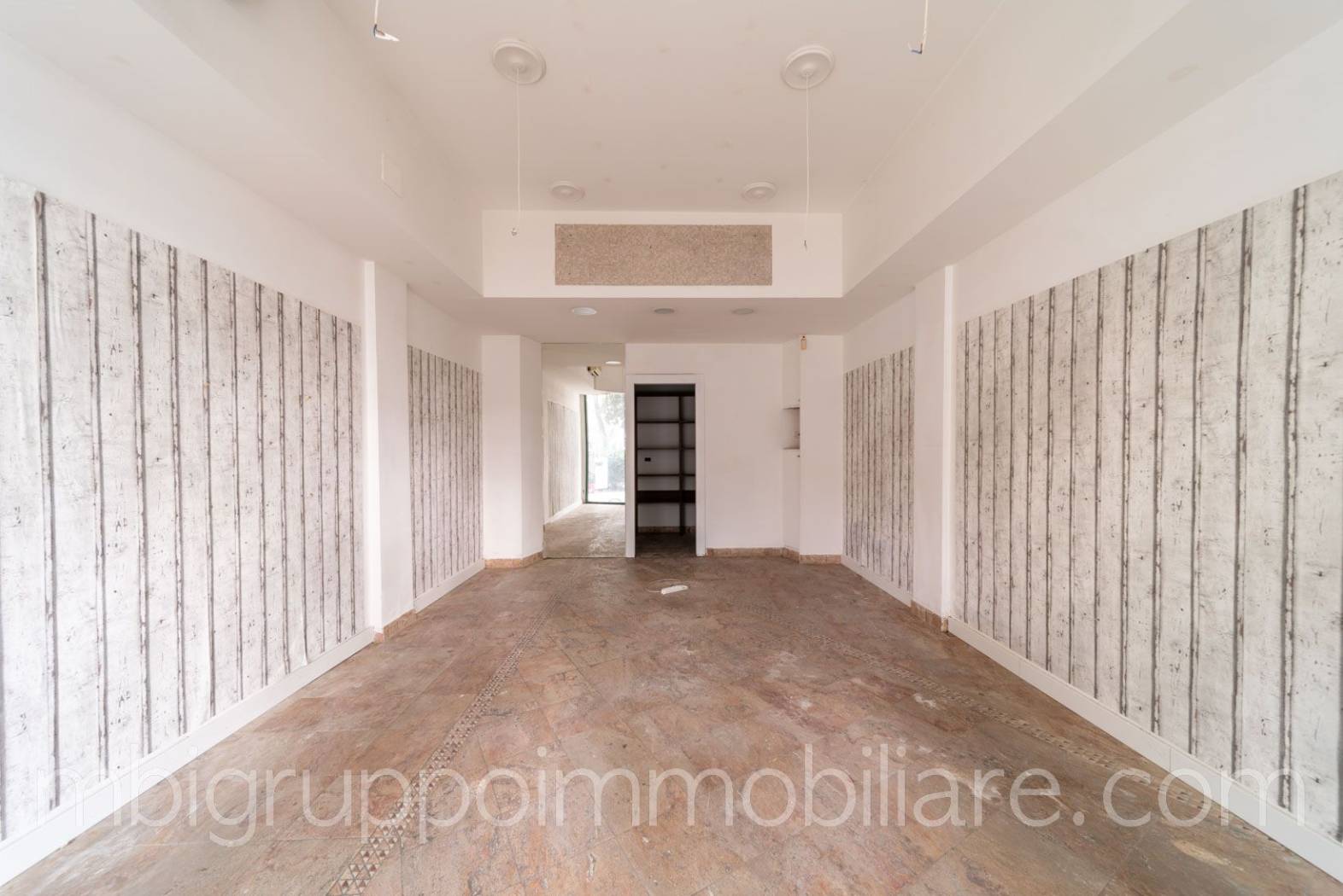 Locale commerciale in Vendita