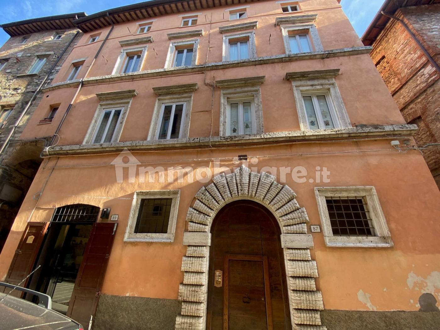 Locale commerciale in Vendita