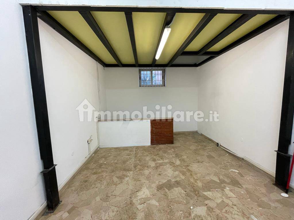 Locale commerciale in Vendita