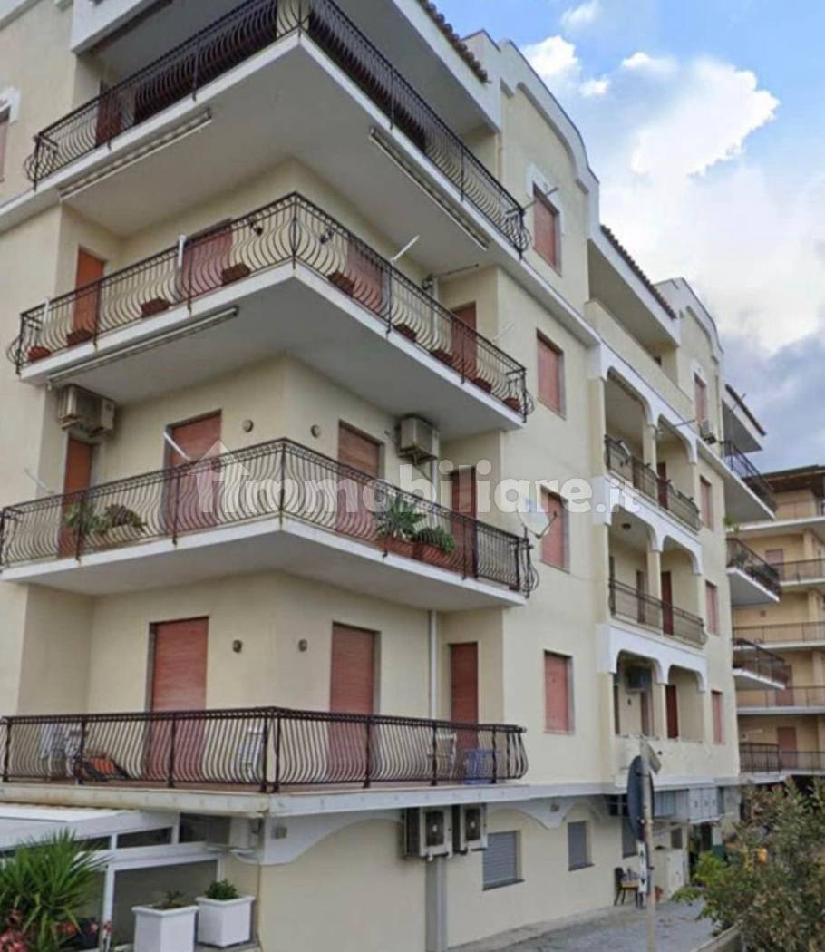 Trilocale via Firenze 2, Lenzi, Gizzeria