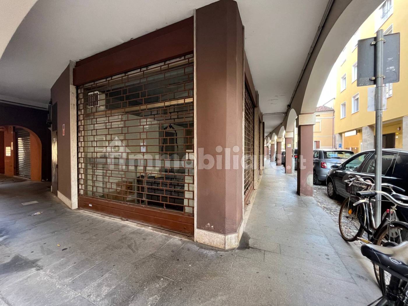 Locale commerciale in Vendita
