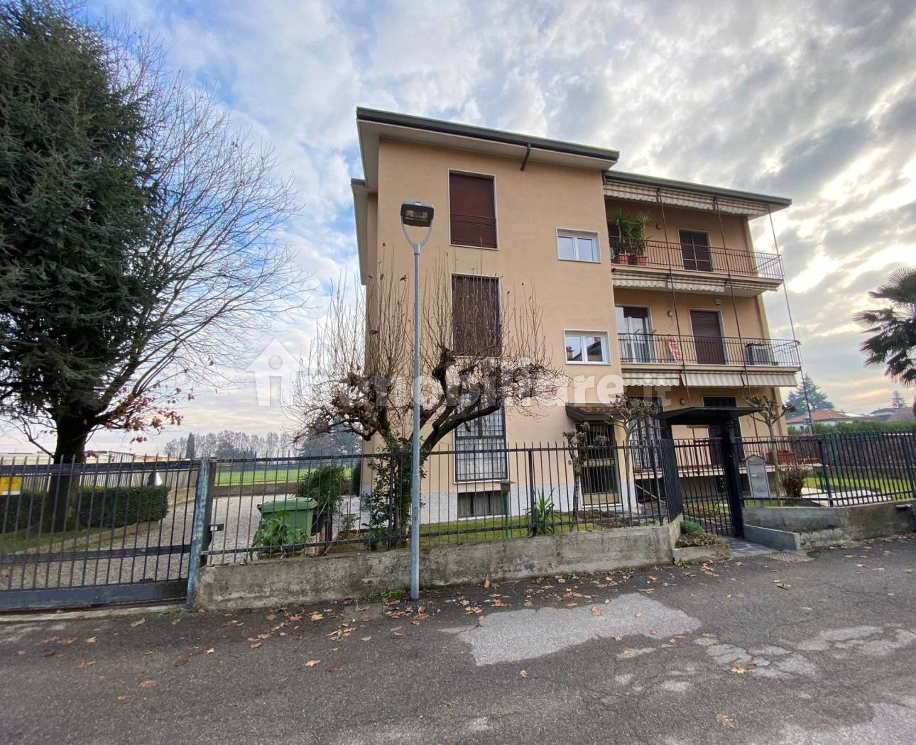 Trilocale via Sant&#x27;Anna, Agrate Brianza