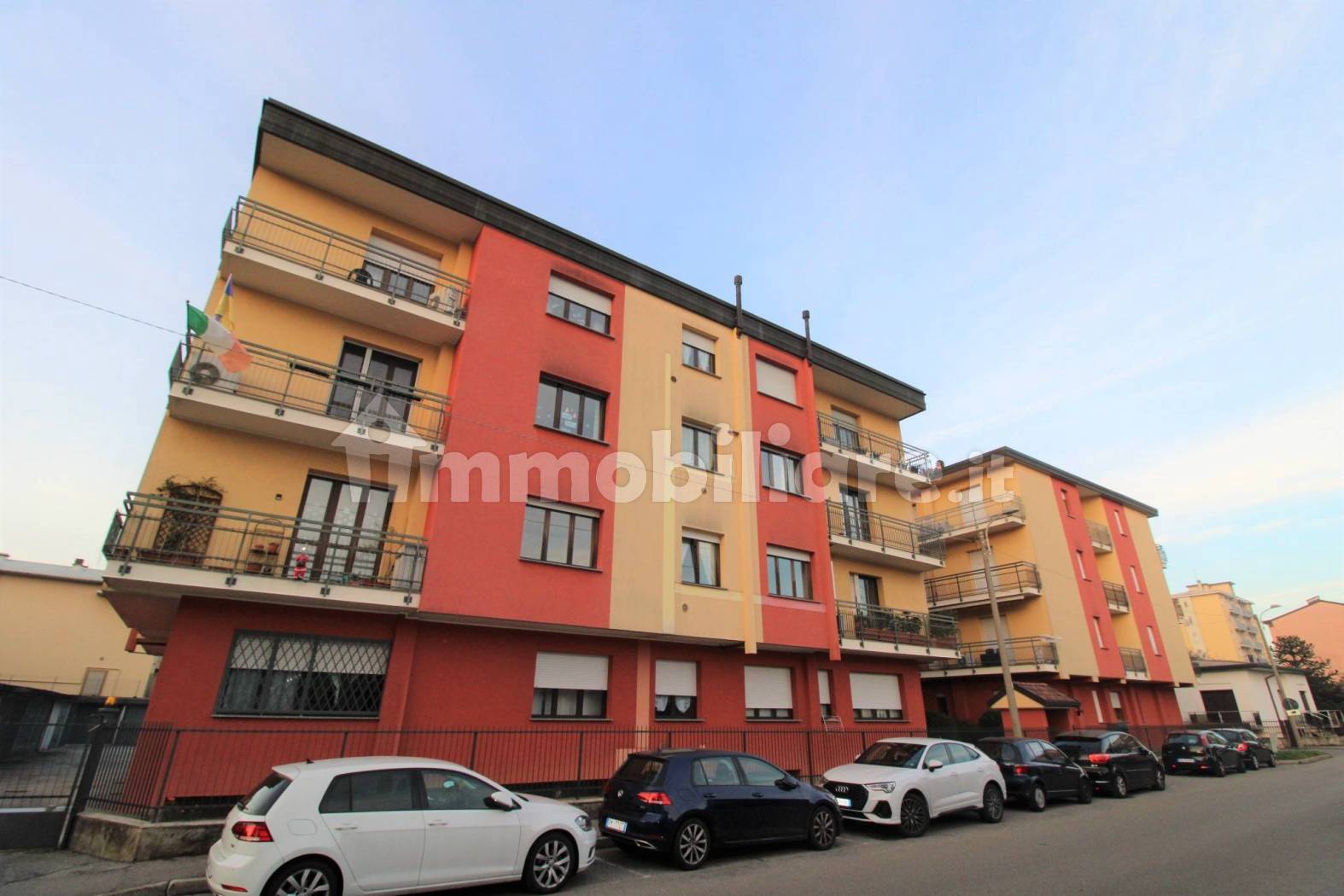 Quadrilocale via Vincenzo Bellini 5, Macherio