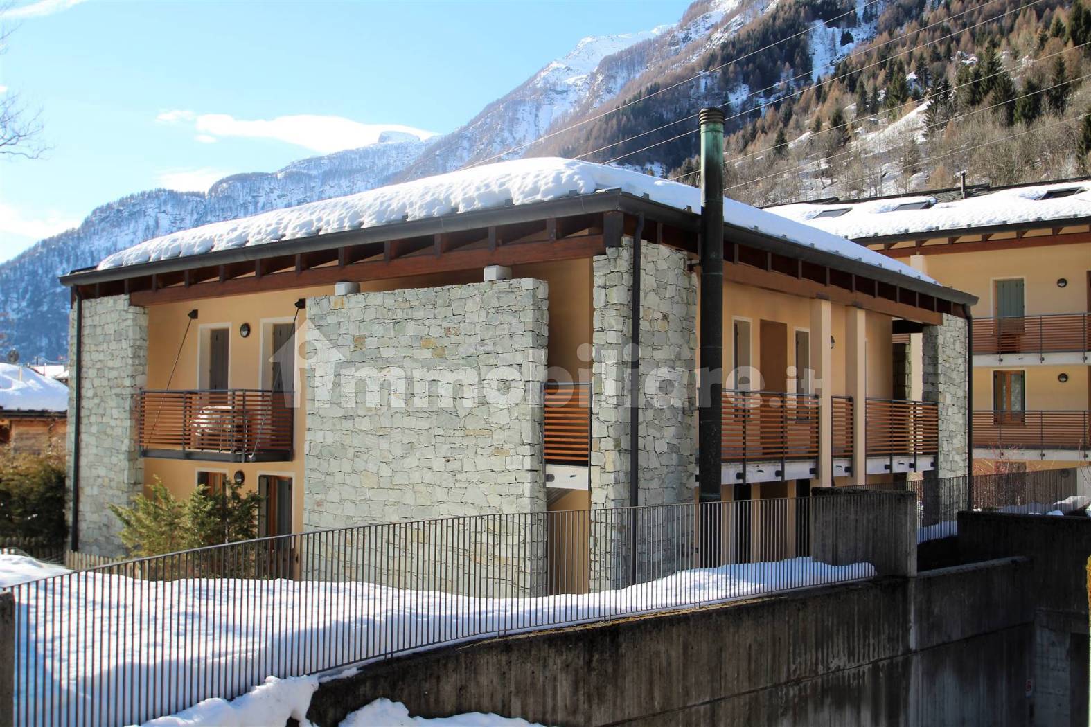 Trilocale via Papa Giovanni XXIII, Centro, Campodolcino