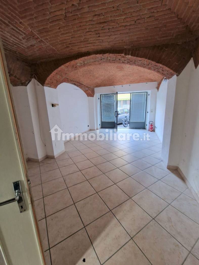 Locale commerciale in Vendita