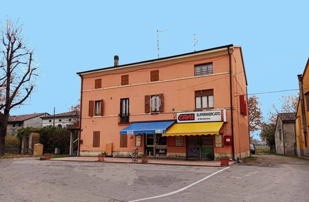 Locale commerciale in Vendita