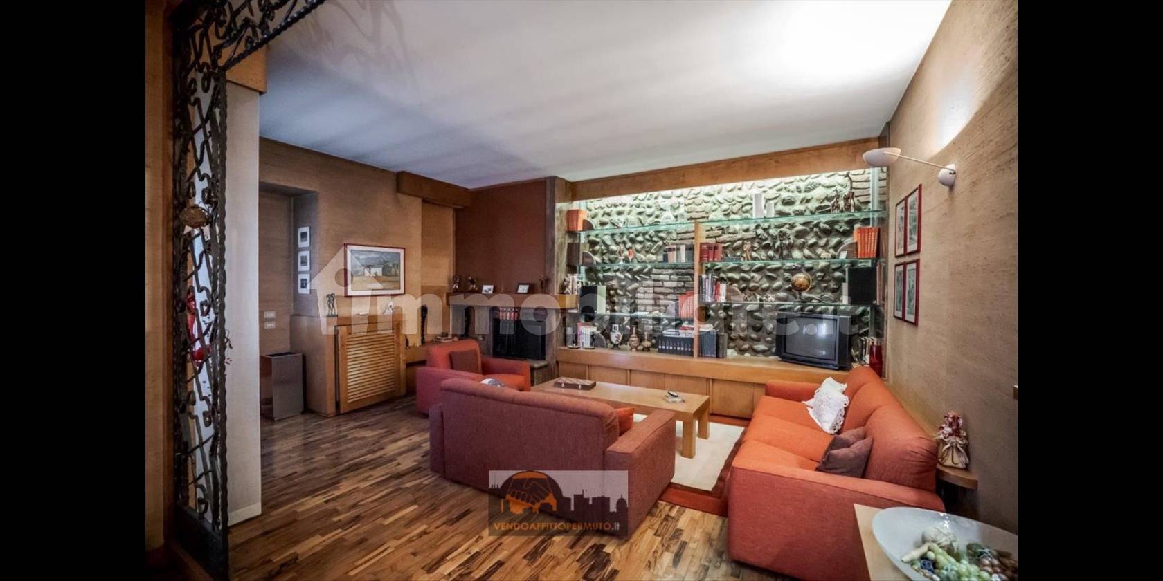 Trilocale via Cesare Battisti, Calcio