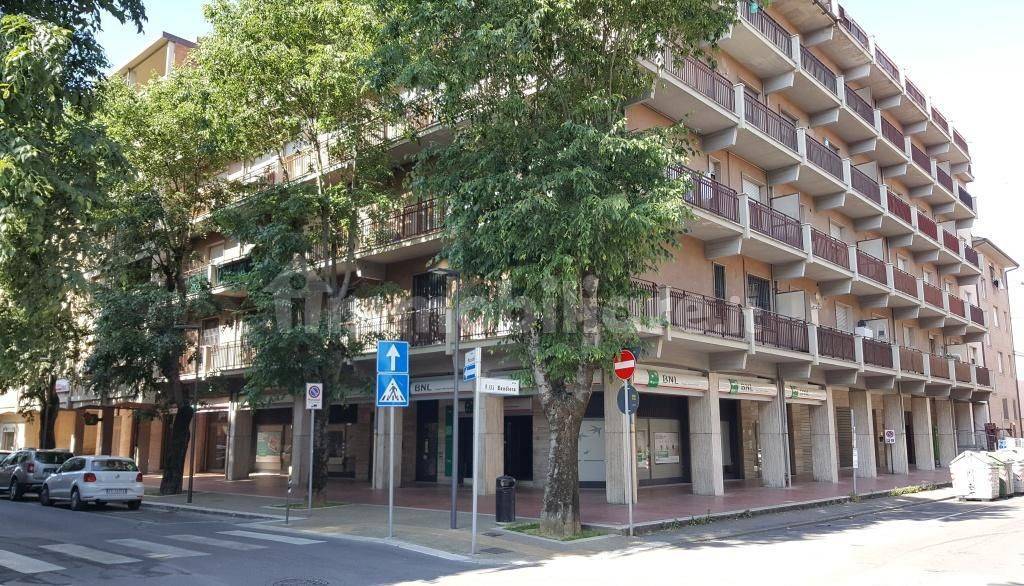 Locale commerciale in Vendita