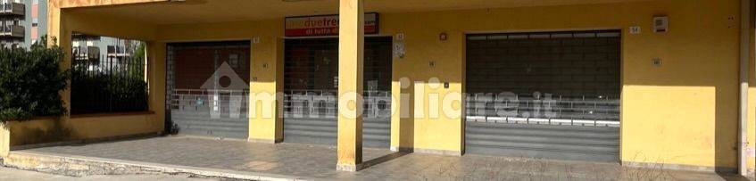 Locale commerciale in Vendita