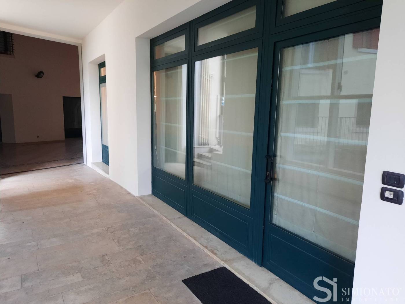 Locale commerciale in Vendita