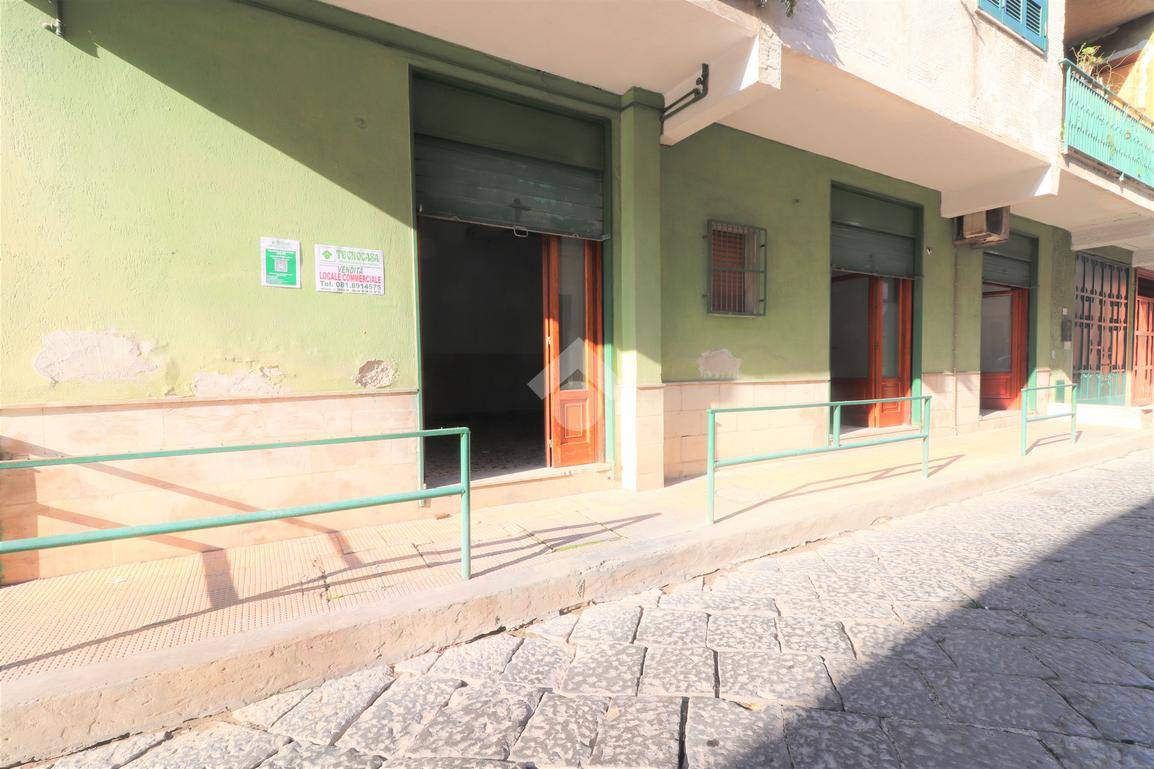 Locale commerciale in Vendita