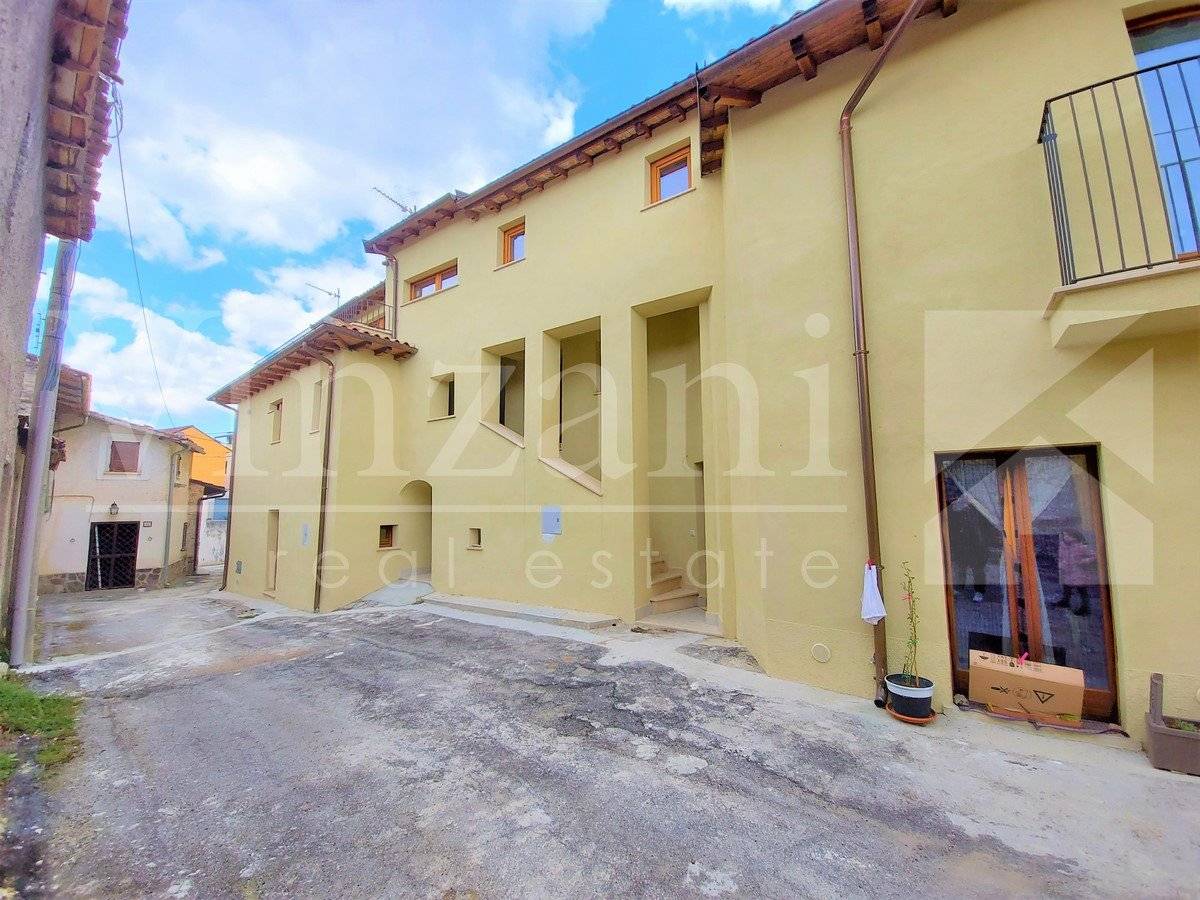 Trilocale via San Silvestro, Centro, Pizzoli