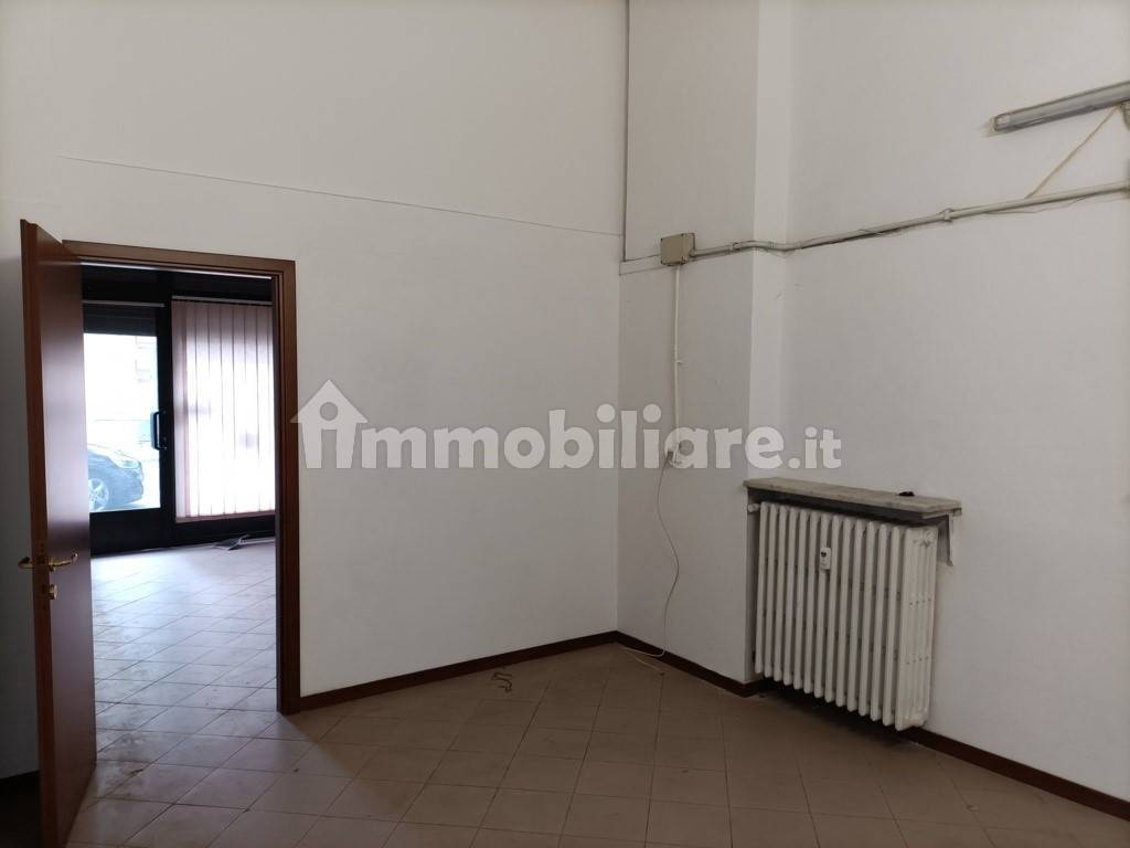 Locale commerciale via Monte Rosa, Torino, Rif. 100145504 - Immobiliare.it