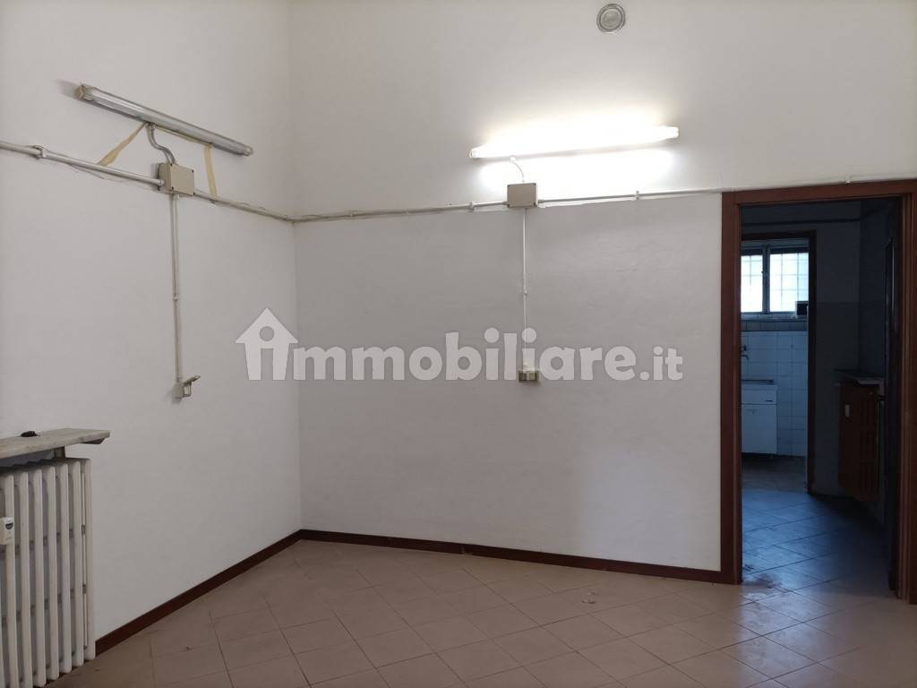 Locale commerciale via Monte Rosa, Torino, Rif. 100145504 - Immobiliare.it