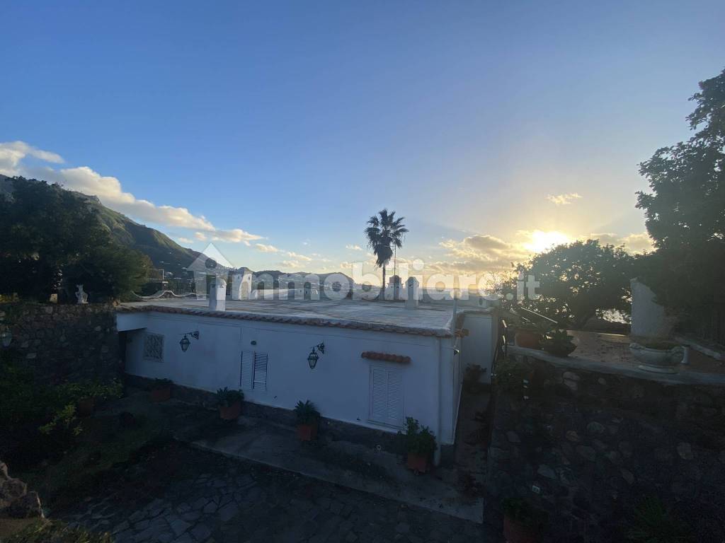 Vendita Villa unifamiliare in via Francesco Calise 1 Forio. Ottimo ...