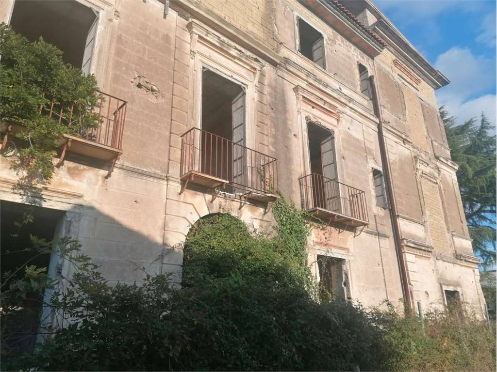 Palazzo - Edificio via Catena, Sparanise, Rif. 100151860 - Immobiliare.it
