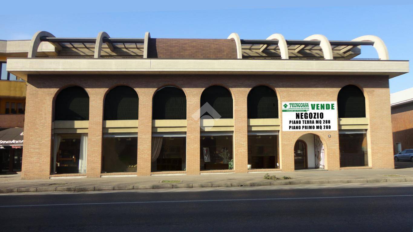 Locale commerciale in Vendita