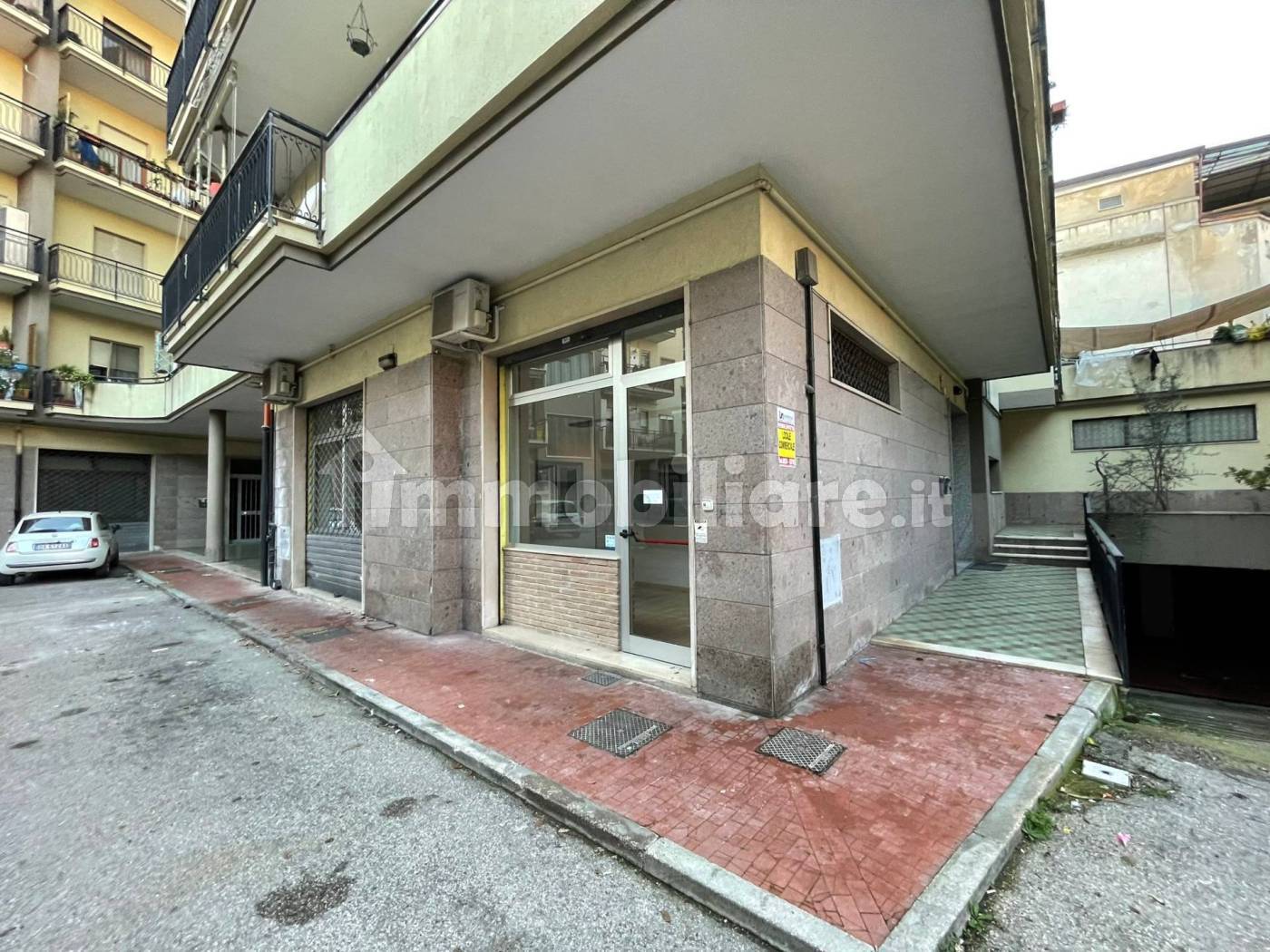 Locale commerciale in Vendita