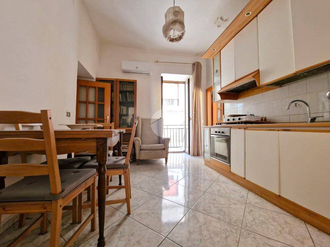 Trilocale Vico Canale a Taverna Penta, Quartieri Spagnoli, Napoli