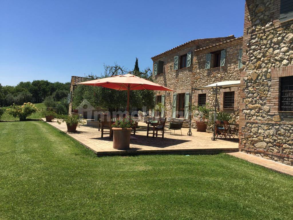 Locale commerciale in Vendita