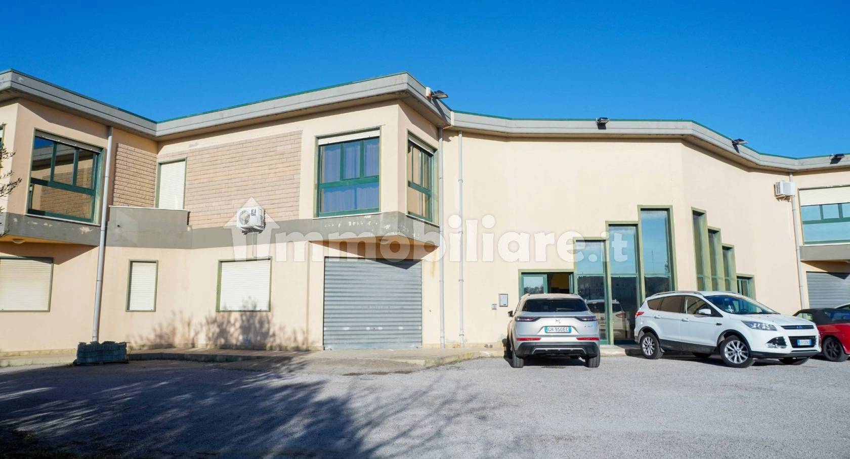 Locale commerciale in Vendita