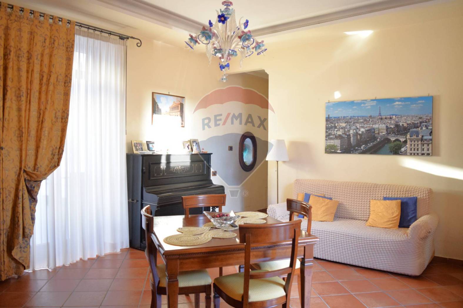 Trilocale via Cesare Rosaroll, Tribunali, Napoli