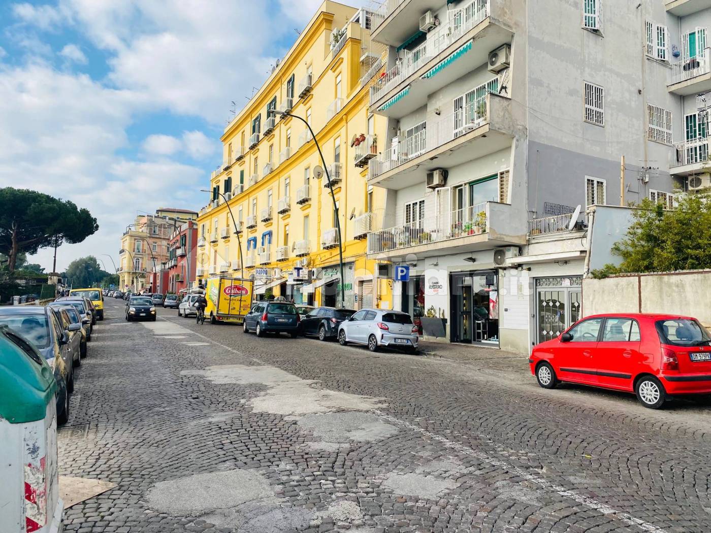 Locale commerciale in Vendita