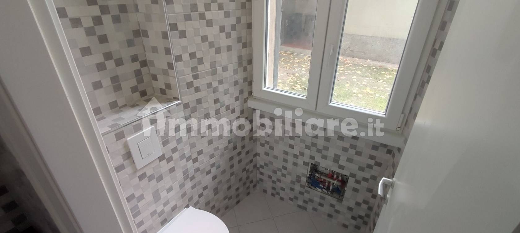 Locale commerciale in Vendita