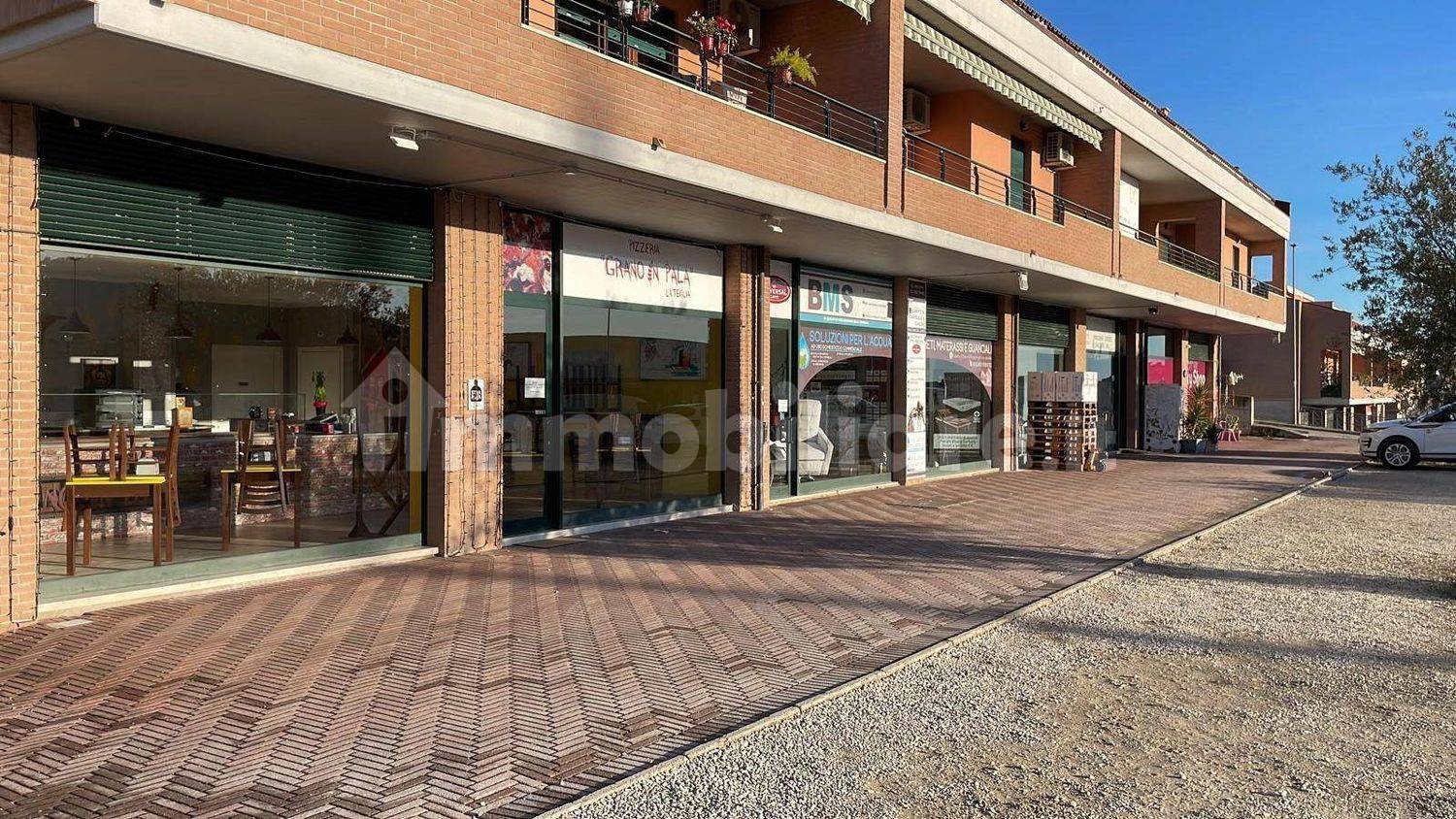 Locale commerciale in Vendita