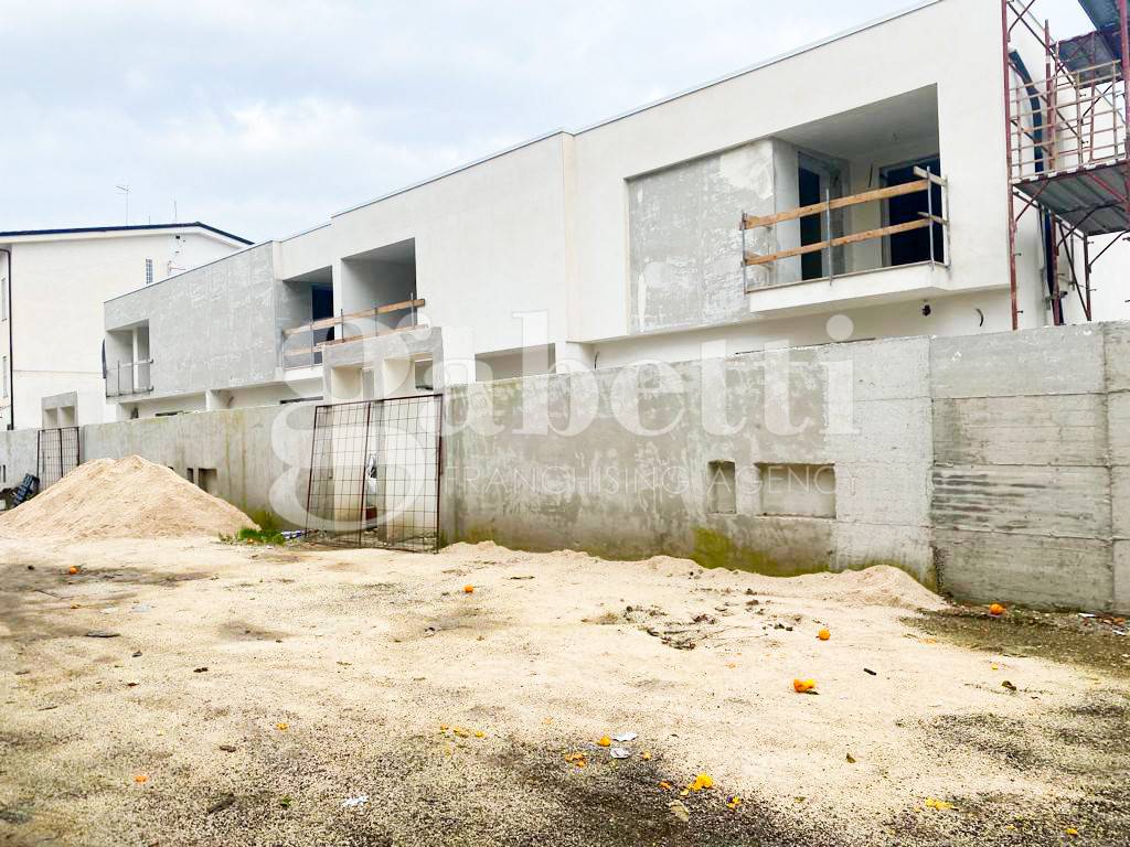 Villa a schiera viale della Libertà, Lusciano