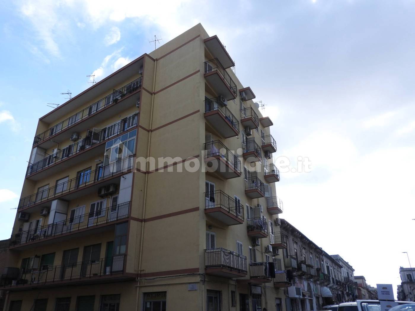 Locale commerciale in Vendita