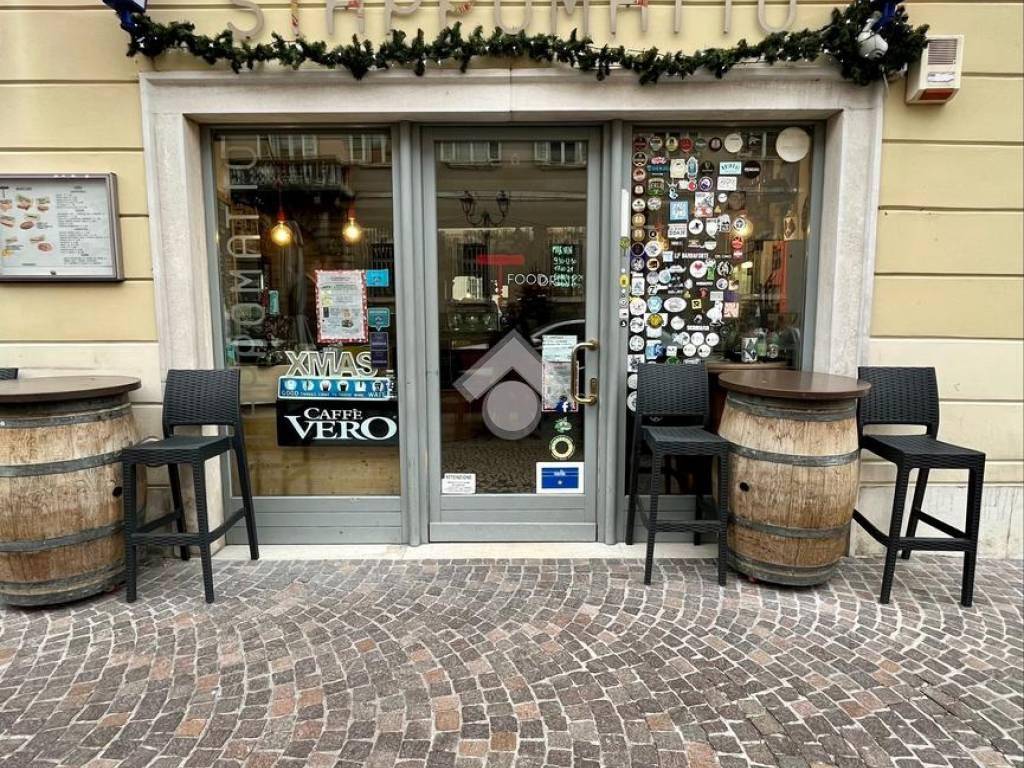 Locale commerciale in Vendita