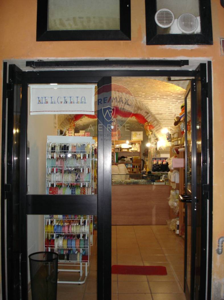 Locale commerciale in Vendita