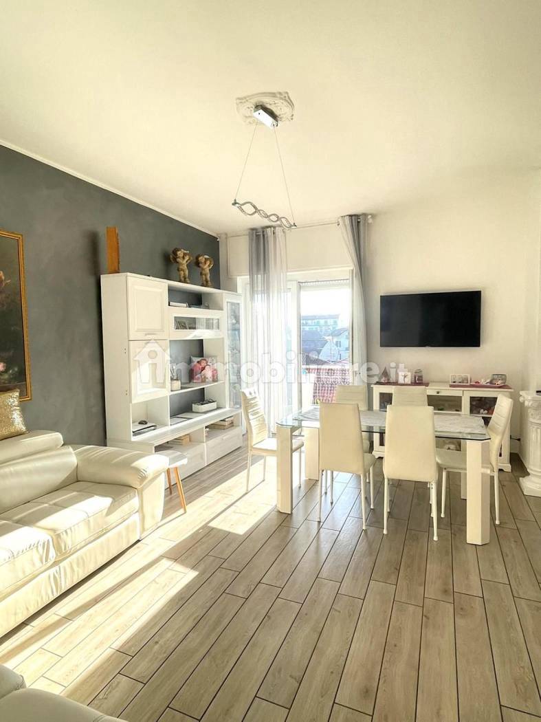 Trilocale via Vittorio Veneto 33, Centro, Arona