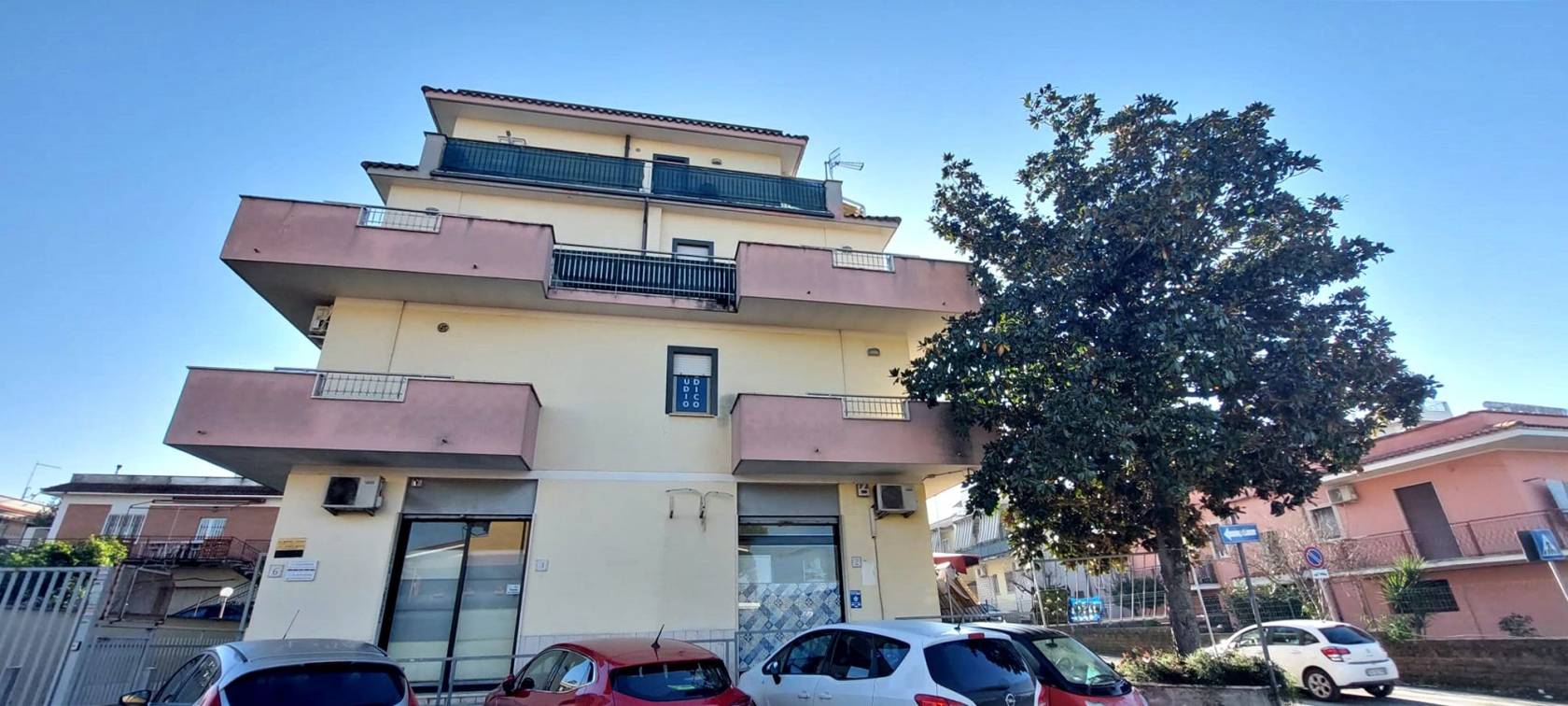 Locale commerciale in Vendita