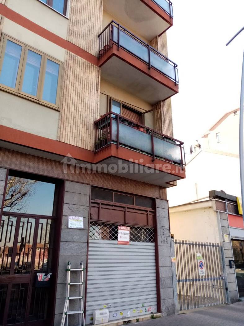 Locale commerciale in Vendita