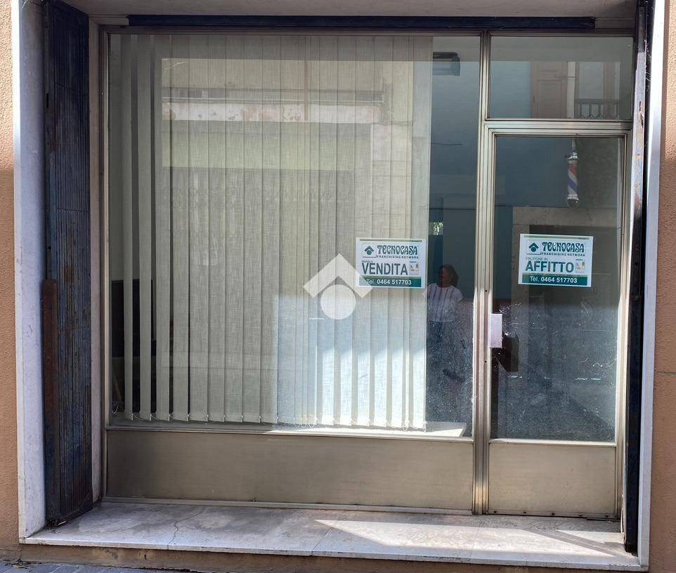 Locale commerciale in Vendita