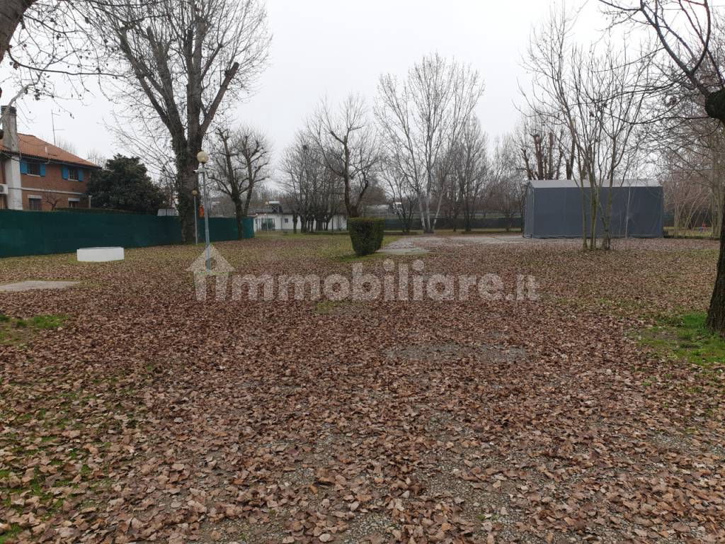 Attività commerciale Modena Nord, Modena, Rif. 100301256 - Immobiliare.it