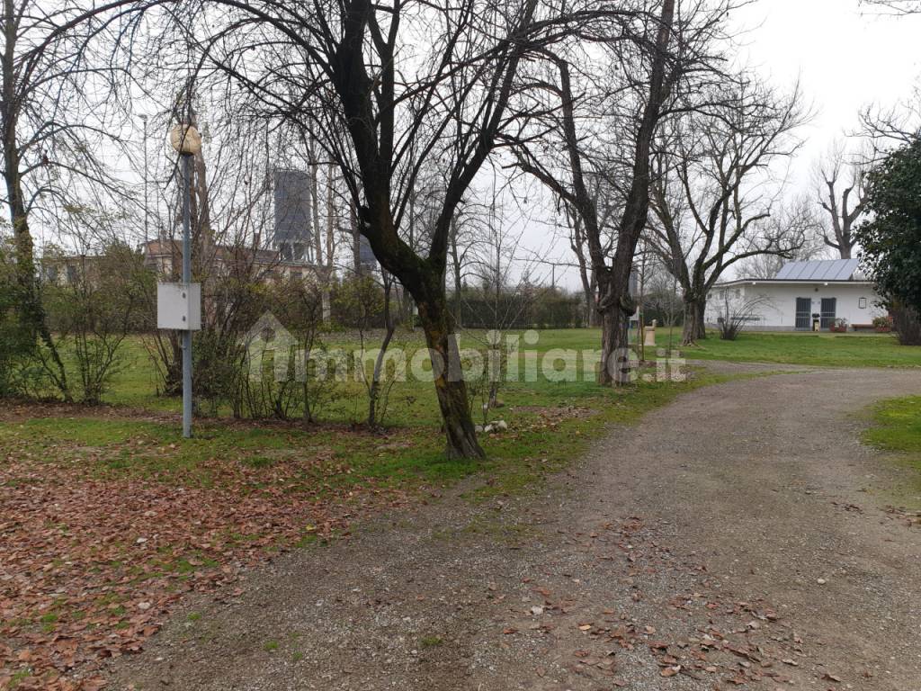 Attività commerciale Modena Nord, Modena, Rif. 100301256 - Immobiliare.it