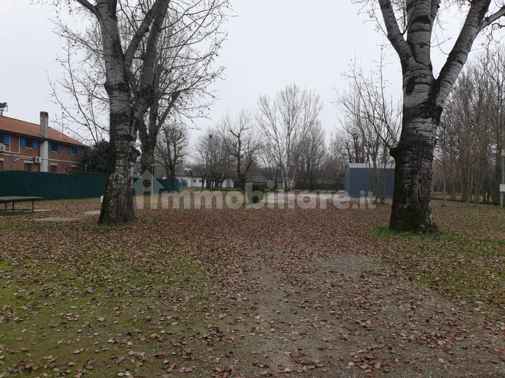 Attività commerciale Modena Nord, Modena, Rif. 100301256 - Immobiliare.it