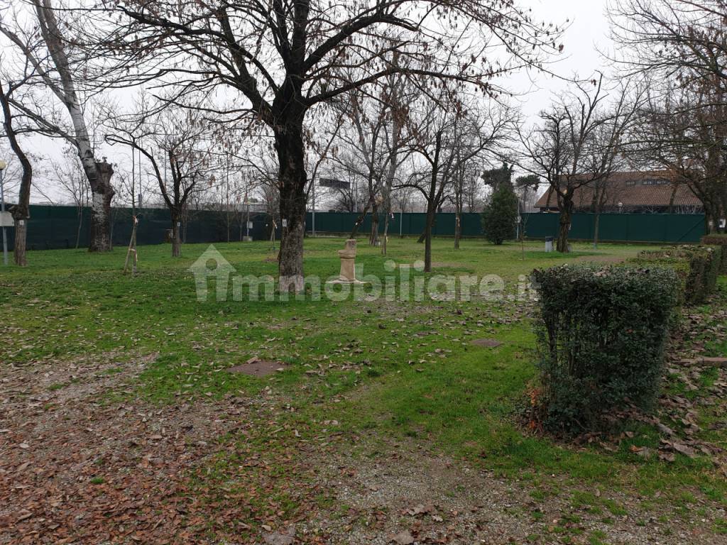 Attività commerciale Modena Nord, Modena, Rif. 100301256 - Immobiliare.it