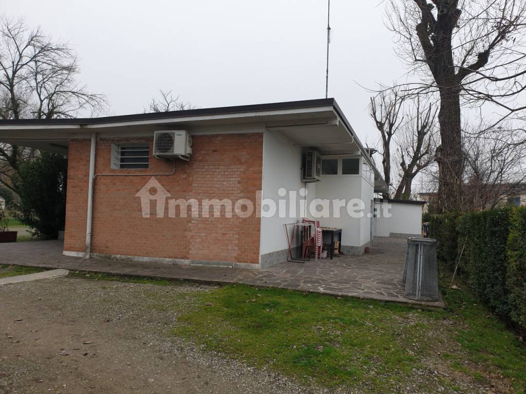 Attività commerciale Modena Nord, Modena, Rif. 100301256 - Immobiliare.it