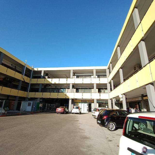 Locale commerciale in Vendita