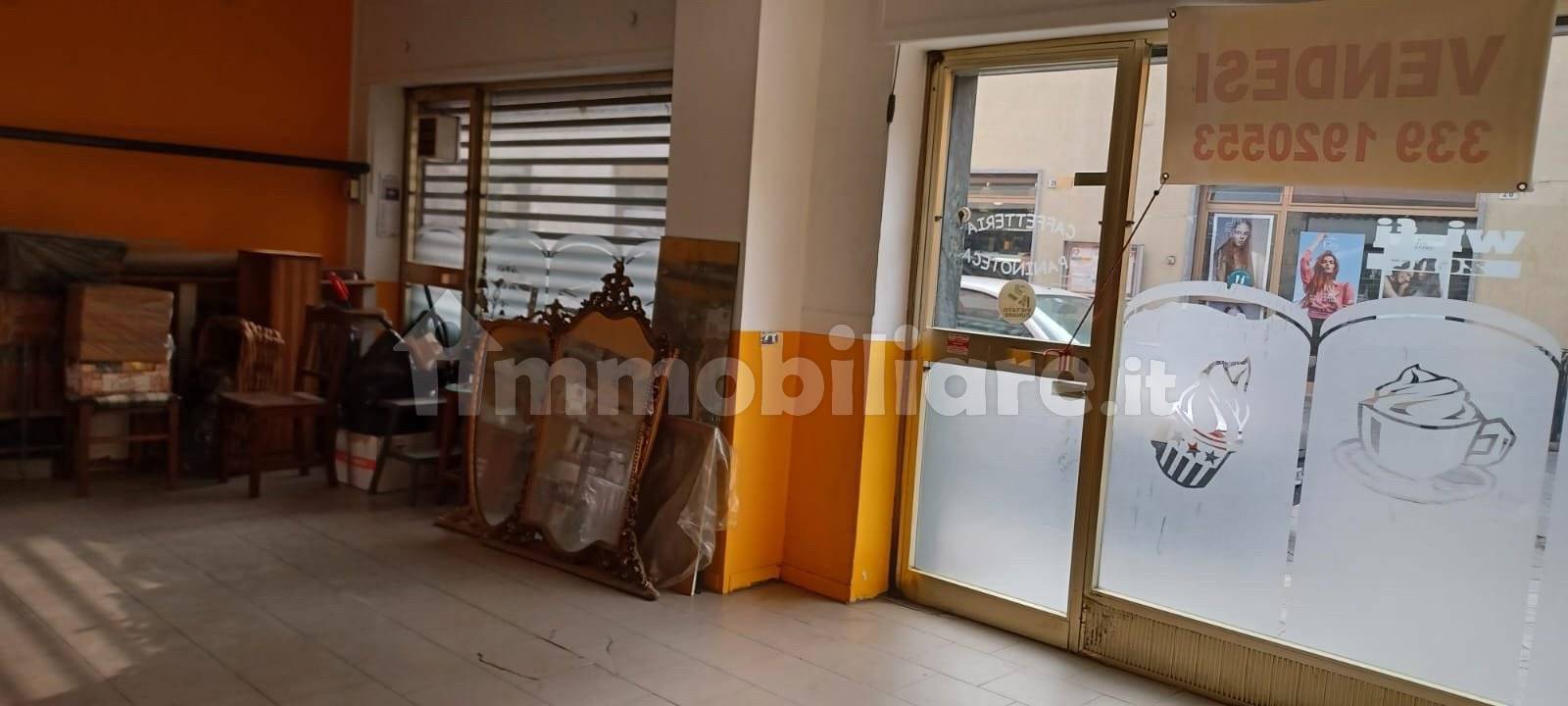 Locale commerciale in Vendita