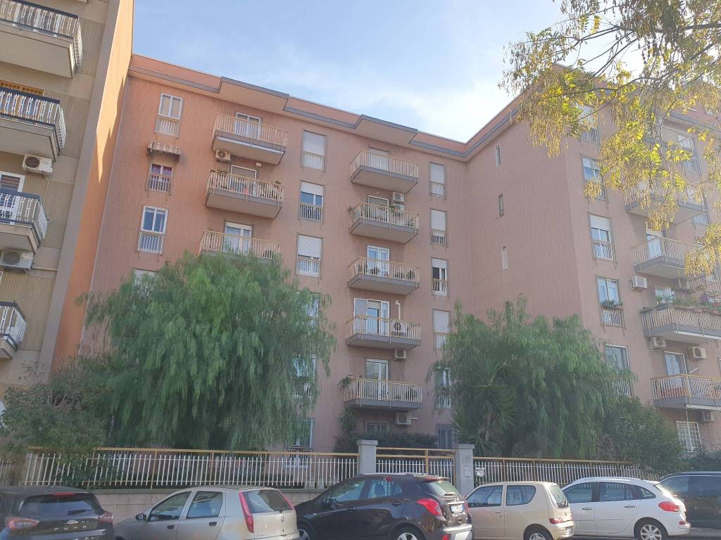 Vendita Appartamento in via Magna Grecia 4. Bari. Da ristrutturare ...